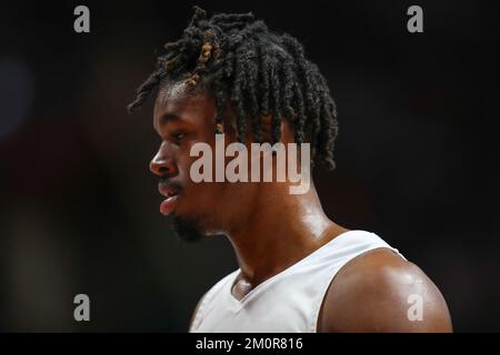 Dayton forward DaRon Holmes II (15) jumps to the basket for a layup as ...