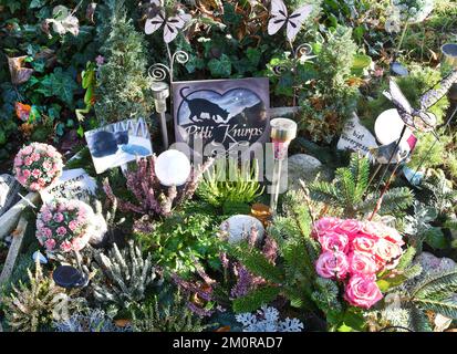 Leipzig, Germany. 27th Nov, 2022. Animal cemetery manager and mortician ...
