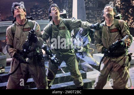 SIGOURNEY WEAVER, DAN AYKROYD, HAROLD RAMIS, BILL MURRAY, ERNIE HUDSON ...