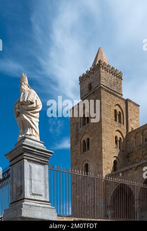 Italy, Sicily, Cefalu, UNESCO World Heritage, palm tree Stock Photo - Alamy
