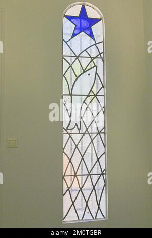 STAINED GLASS WINDOW MATISSE CHAPEL VENCE FRANCE Stock Photo - Alamy