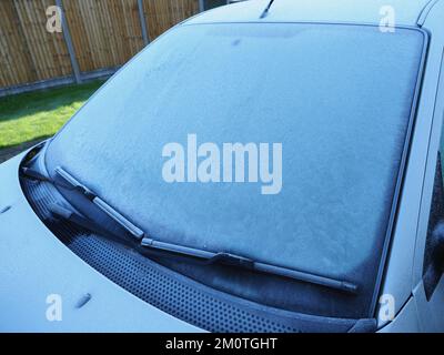 Sheerness, Kent, UK. 8th Dec, 2022. UK Weather: an icy frost in ...