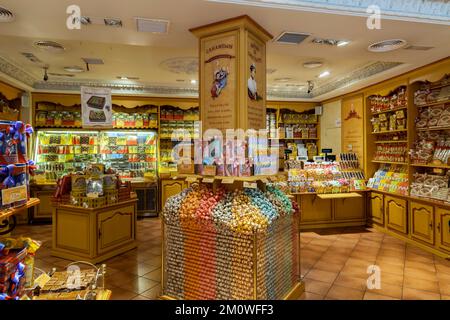 Traditional Candy shop, Gothic Quarter, Barcelona, Catalonia, Spain ...