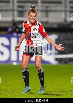 Den Haag - Esmee de Graaf of Feyenoord V1, Amber Verspaget of Feyenoord ...
