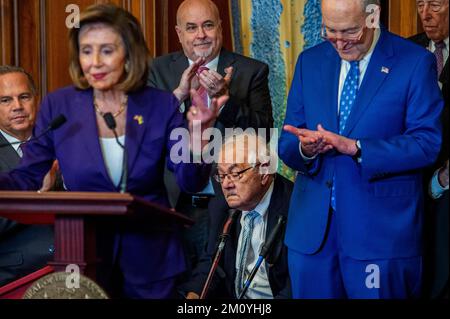 Former Senate Majority Leader Bill Frist and his wife Tracy Roberts ...
