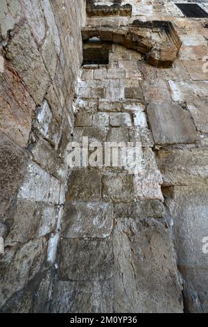 The western (double) Huldah Gate at the The southern wall of the Temple ...