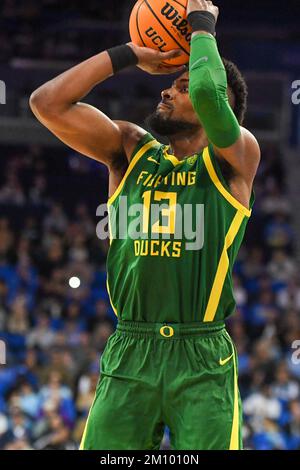 Oregon forward Quincy Guerrier (13) in the first half of an NCAA ...