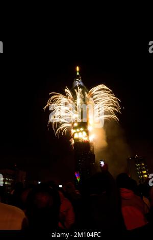 Taiwan, DEC 31 2010 - Night view of the Taipei 101 Stock Photo - Alamy