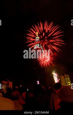 Taiwan, DEC 31 2010 - Night view of the Taipei 101 Stock Photo - Alamy