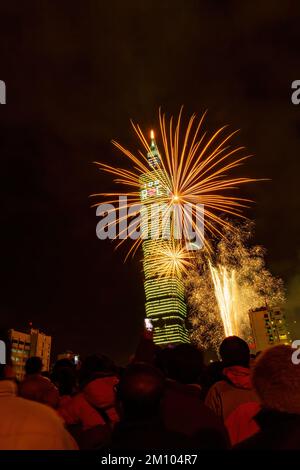 Taiwan, DEC 31 2010 - Night view of the Taipei 101 Stock Photo - Alamy