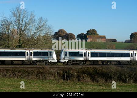 Chiltern Railways diesel train, side view in winter, Warwickshire ...