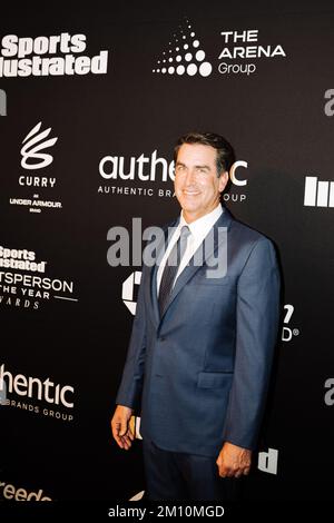Actor, comedian and writer Rob Riggle, walks the arrival red carpet for ...
