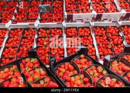 Borough Market, Display of Strawberries, Southwark, London, England ...