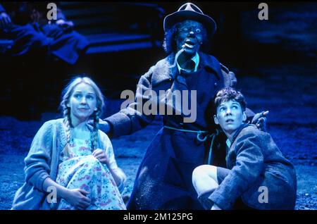 l-r: Ethna Robinson (Hansel), Rosa Mannion (Gretel) in HANSEL AND ...