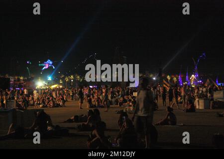 Coachella - Crowds at night Stock Photo - Alamy