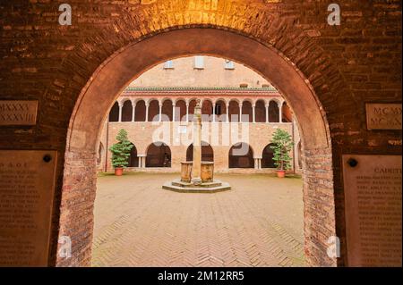 Fountain in the centre of the cloister, Romanesque Basilica Santo ...