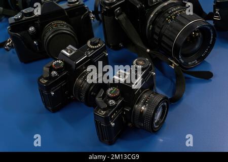 Some iconic old black cameras Stock Photo - Alamy