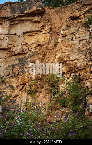 Shattered face of Magnesian limestone in a quarry Stock Photo - Alamy