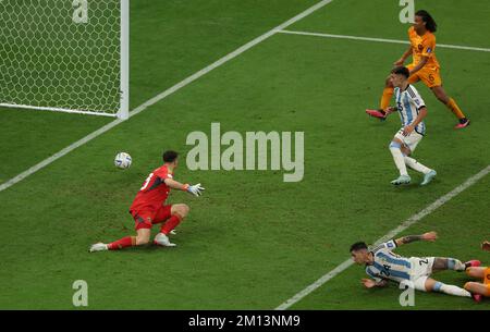 Argentina goalkeeper Emiliano Martinez fails to stop Netherlands' Wout ...