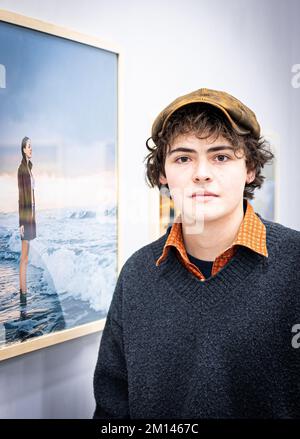 Hanover, Germany. 07th Dec, 2022. The defendant (M) sits between his ...