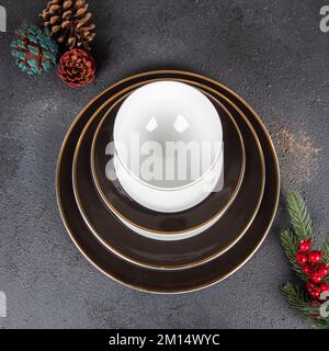 luxury design dinner plates with gold details on christmas table Stock ...