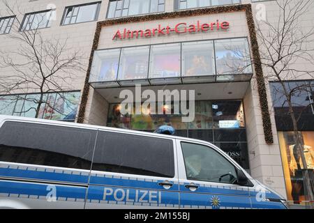 Dresden, Germany. 07th Dec, 2022. The area around the Altmarkt Galerie ...