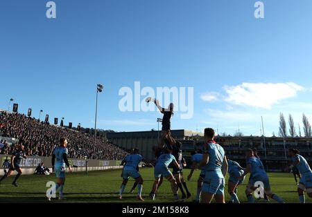 Bath Rugby's Fergus Lee-Warner claims the ball in the lineout during ...