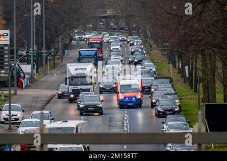 Emergency lane, ambulance making its way through city centre traffic ...