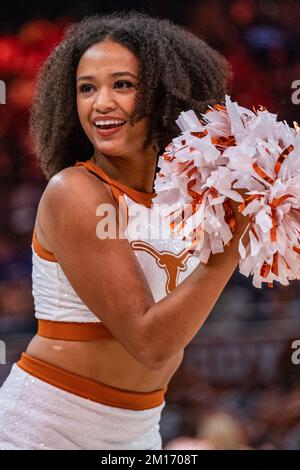 Texas, USA. 10th Dec, 2022. Cheerleaders of the Texas Longhorns in ...