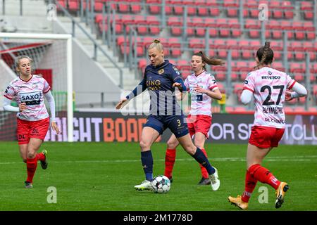 Ella Van Kerkhoven (3) of OHL pictured during a female soccer game ...