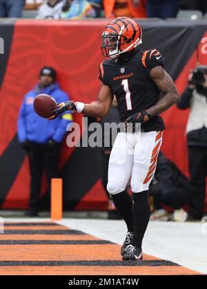 Cincinnati Bengals wide receiver Ja'Marr Chase, right, catches the ball ...