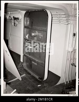 View of reactor door , Armories, Ordnance industry, Nuclear reactors ...