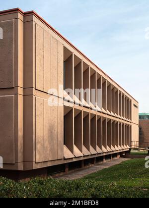 Fitzgerald Hall at Saint Louis University designed by Smith Entzeroth ...