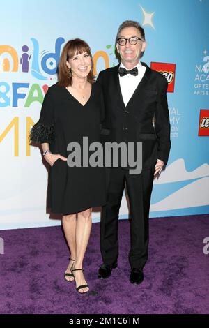 LOS ANGELES - DEC 11: Jill Talley, Tom Kenny at the 2022 Childrens and ...