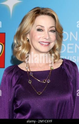 LOS ANGELES - DEC 11: Sharon Lawrence at the 2022 Childrens and Family ...