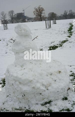 Snow man in Montrose Pk, Barnet, Colindale, London, England, U.k Stock ...