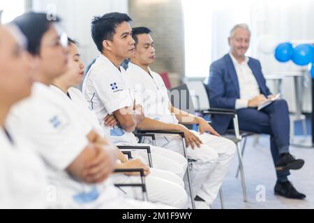 HEERLEN - Filipino nurses are received in the Zuyderland hospital. To ...
