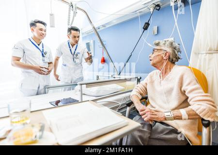 HEERLEN - Filipino nurses visit the departments in the Zuyderland ...