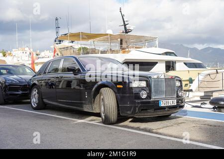 Rolls Royce car parked with yachts behind, Puerto Banus, Marbella ...