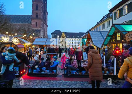 Christmas market in the Munsterplatz, near the Basel cathedral. Basel ...