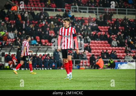 Sunderland AFC midfielder Dan Neil in action against Blackburn Rovers ...