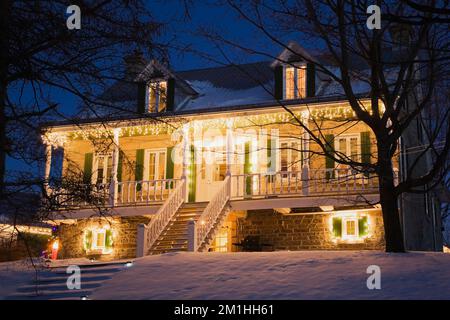 Old 1870 Canadiana cottage style home illuminated with Christmas lights ...