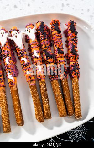Halloween chocolate-covered pretzel rods Stock Photo - Alamy