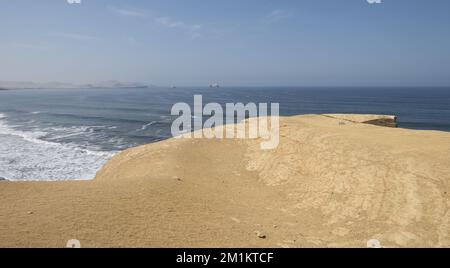 Extraordinary reddish desert landscape along the Pacific coast of Peru ...