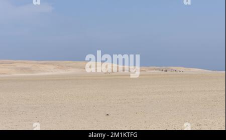 Extraordinary reddish desert landscape along the Pacific coast of Peru ...