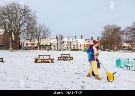 Tenterden, Kent, UK. 13th Dec, 2022. UK Weather: Hazardous walking ...