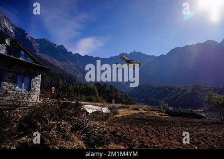 Lukla, Nepal. 13th Dec, 2022. A woman combs the hair of her daughter ...