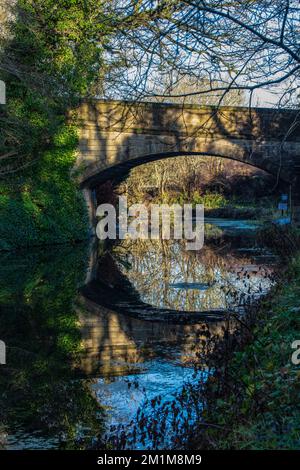 The Union Canal runs between Falkirk and Edinburgh Stock Photo - Alamy