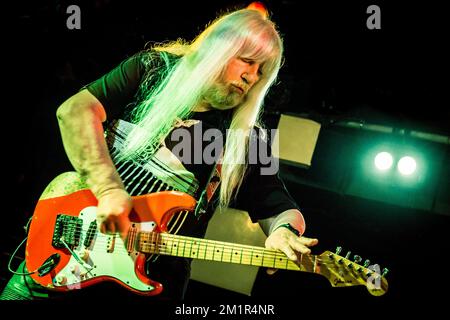 Andy Scott on guitar & vocals Stock Photo - Alamy