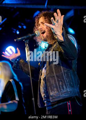 Paul Manzi on vocals Stock Photo - Alamy